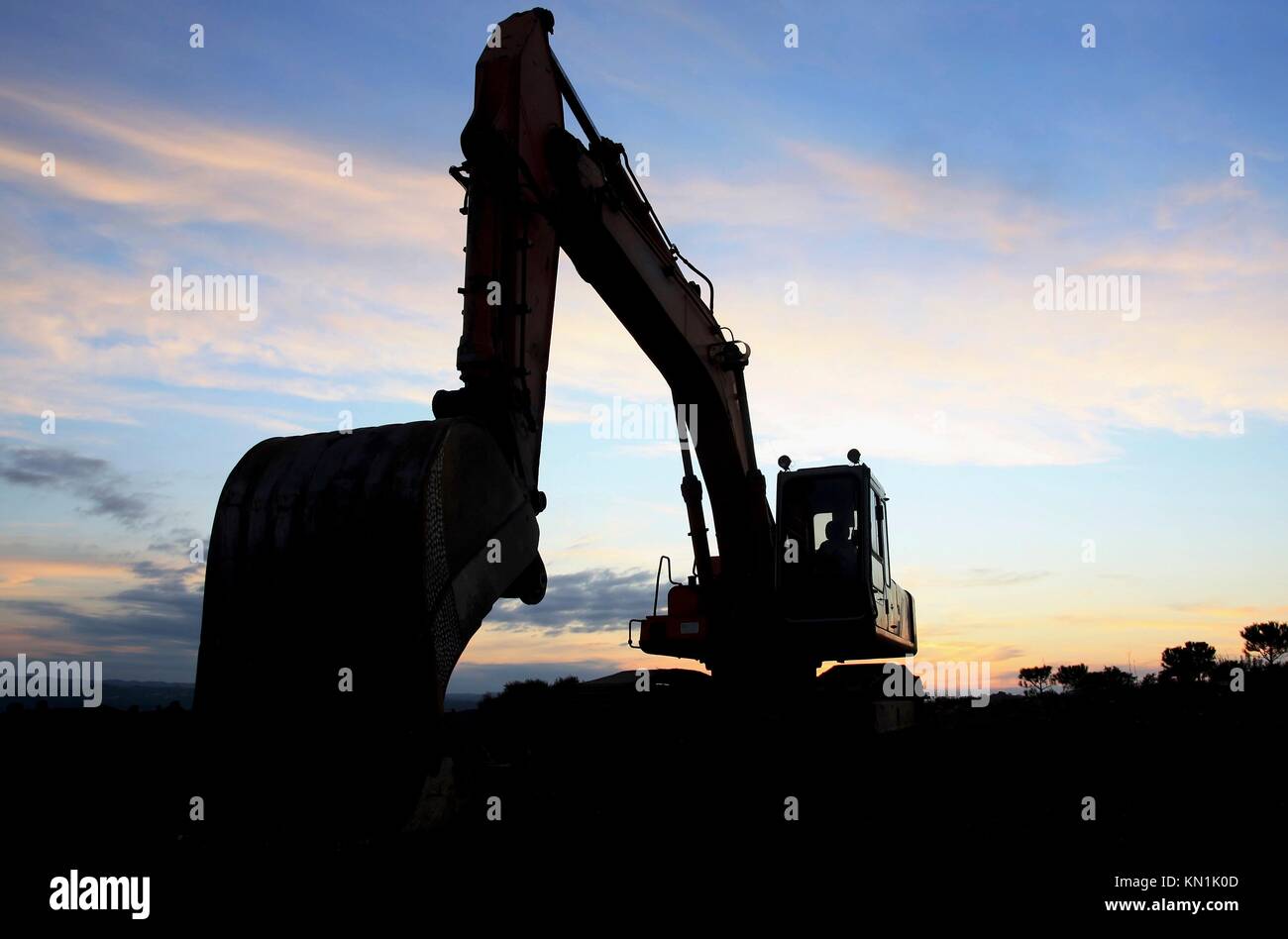 Side view excavator digger hi-res stock photography and images - Alamy