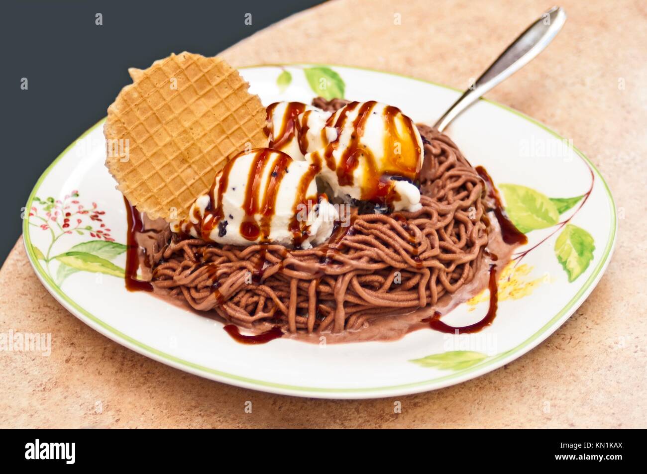 Spaghetti ice cream sundae hi-res stock photography and images - Alamy
