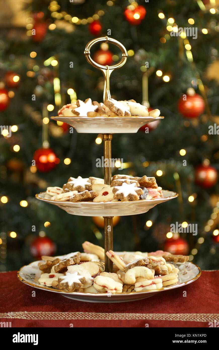 Cookie plates hi-res stock photography and images - Alamy