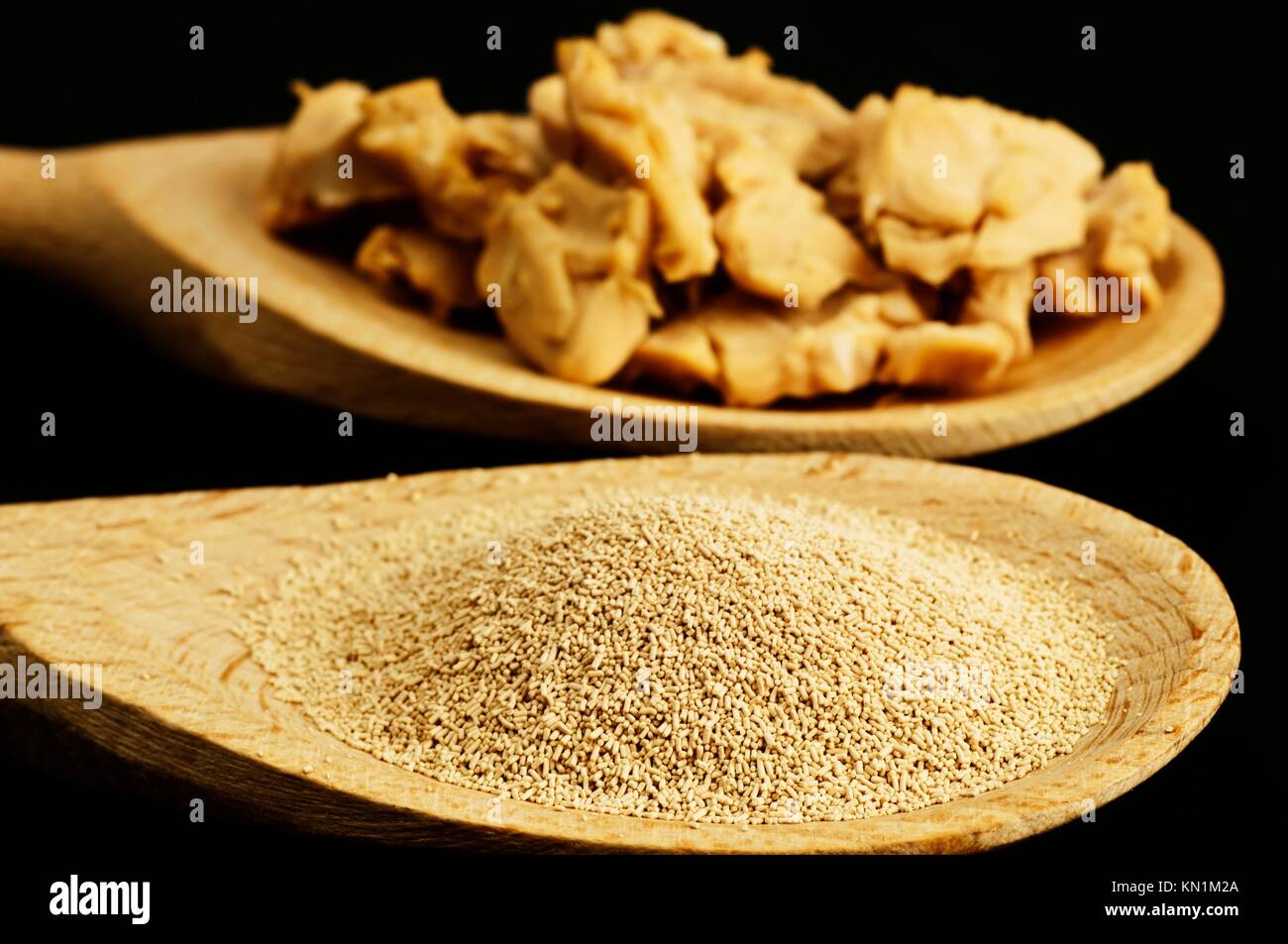 baking ingredient yeast powder Stock Photo - Alamy