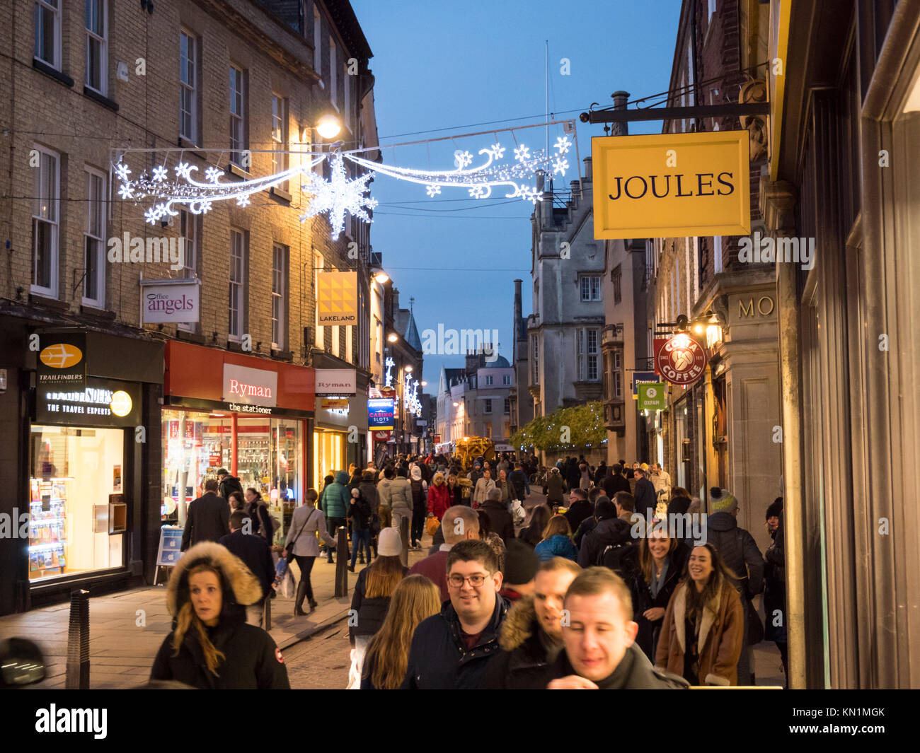 Cambridge UK 9th December 2017. The city centre streets of Cambridge ...