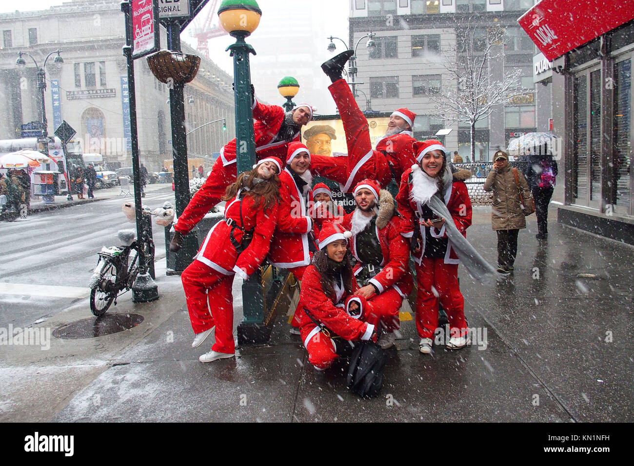 Snow Globe New York High Resolution Stock Photography and Images - Alamy