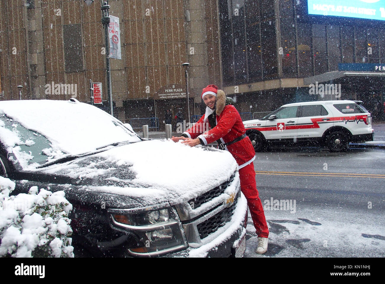 New York, New York, USA. 9th Dec, 2017. SantaCon 2017 New York City ...