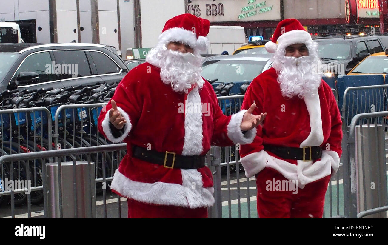 New York, New York, USA. 9th Dec, 2017. SantaCon 2017 New York City ...