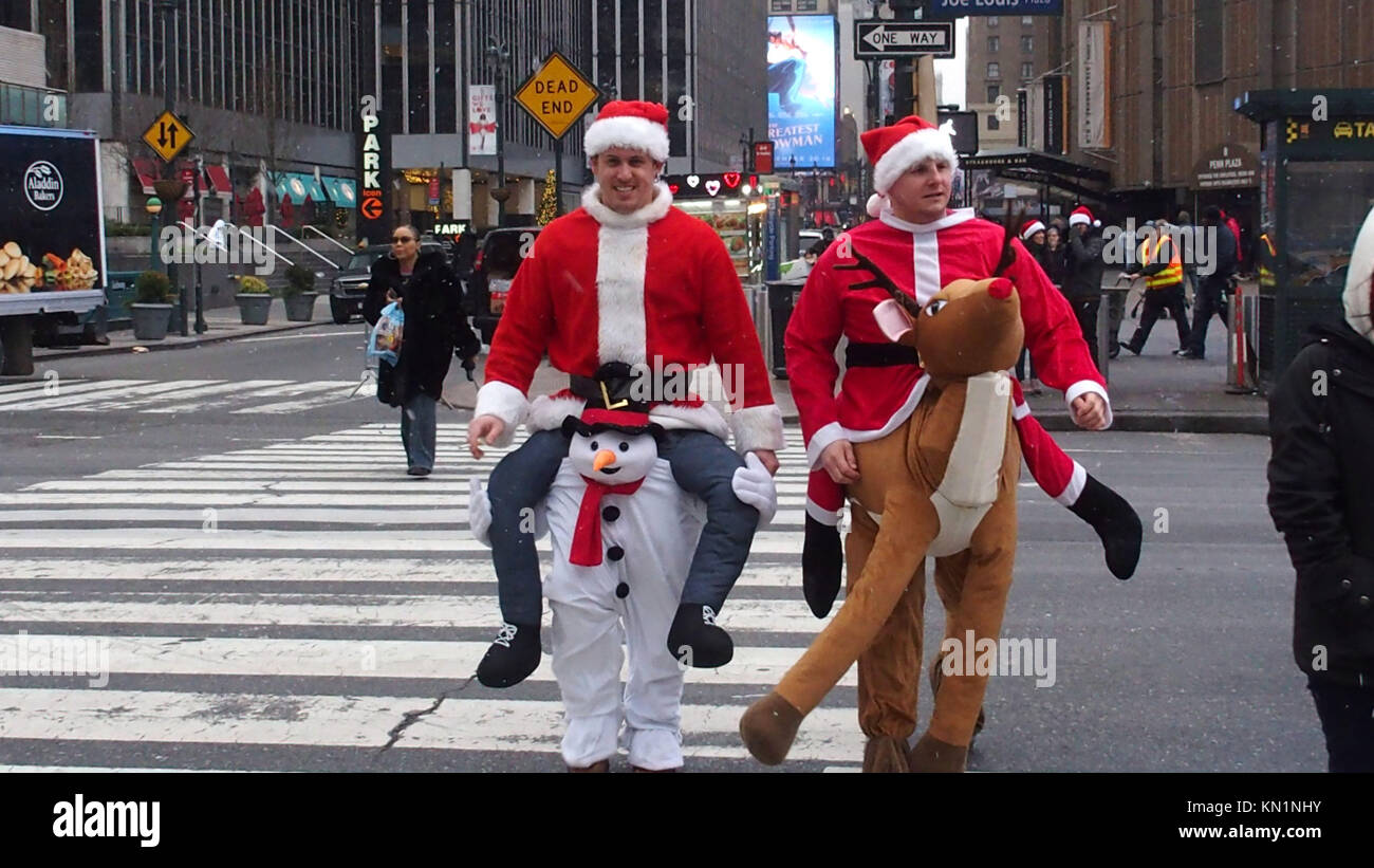 New York, New York, USA. 9th Dec, 2017. SantaCon 2017 New York City ...