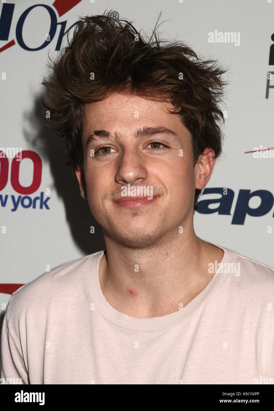 Charlie puth red carpet hi-res stock photography and images - Alamy