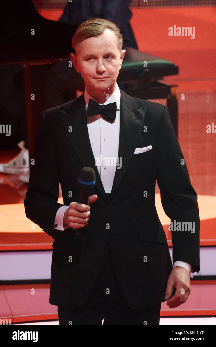 Berlin, Germany. 09th Dec, 2017. The German singer Max Raabe stands ...