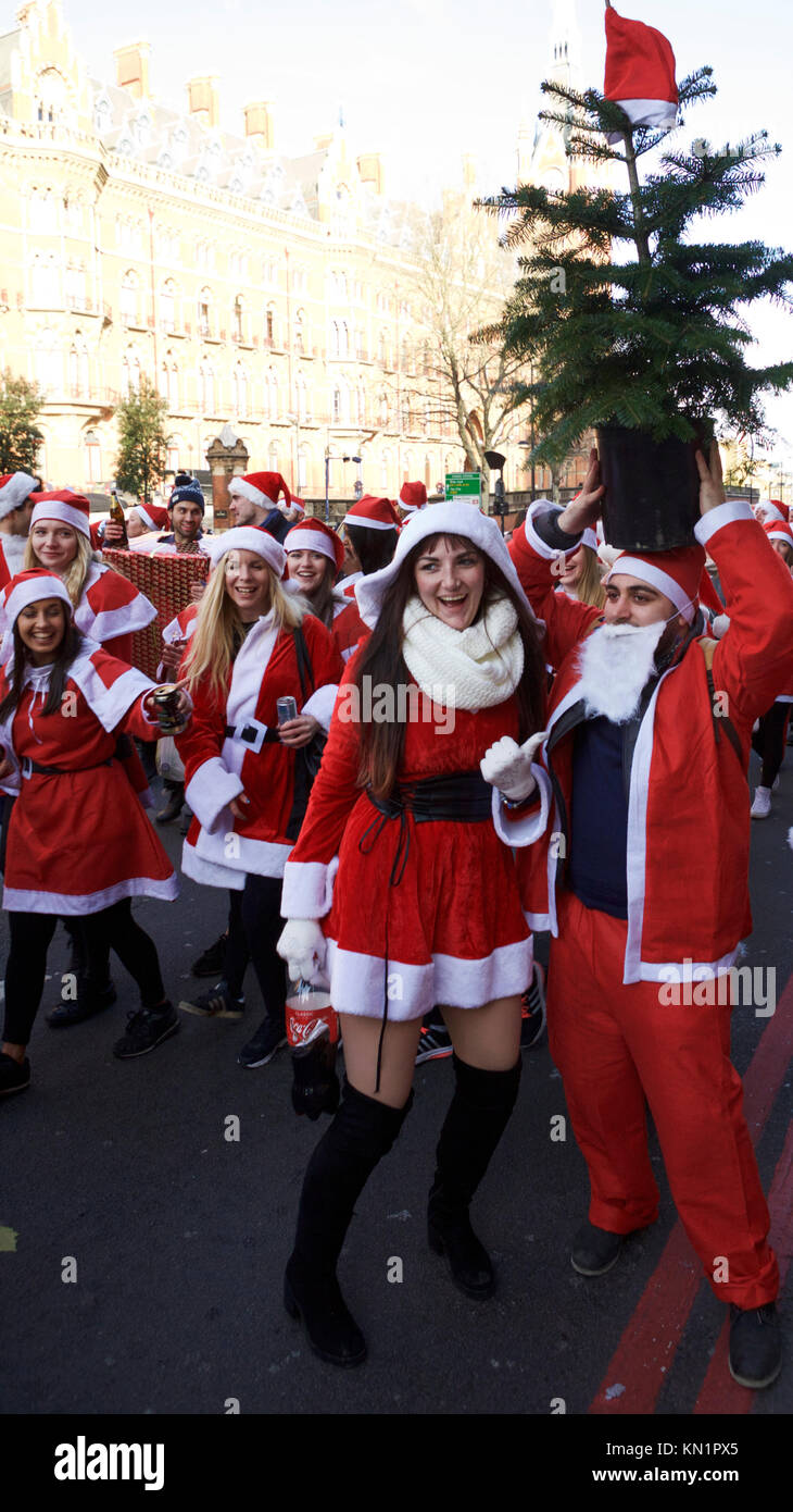 London, UK. 9th December 2017. The annual London Santacon attracts ...