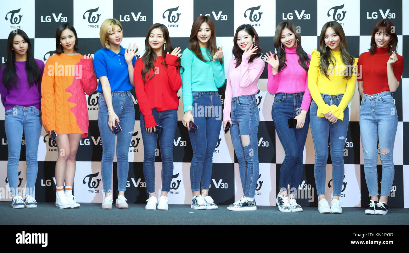 10th Dec, 2017. TWICE with LG smartphones Members of girl group TWICE ...