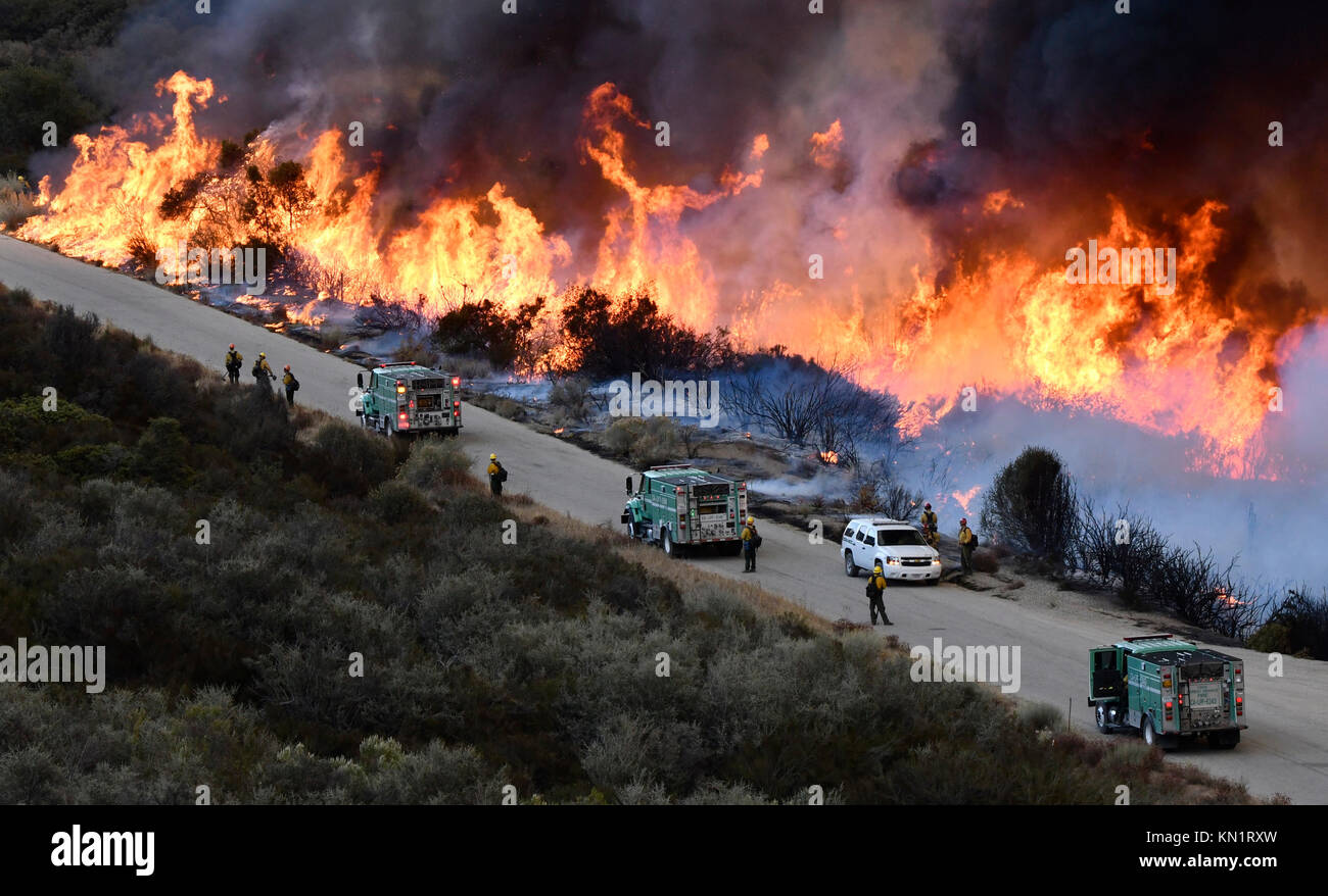 California, USA. 9th December, 2017. The Thomas Fire has spread to near ...