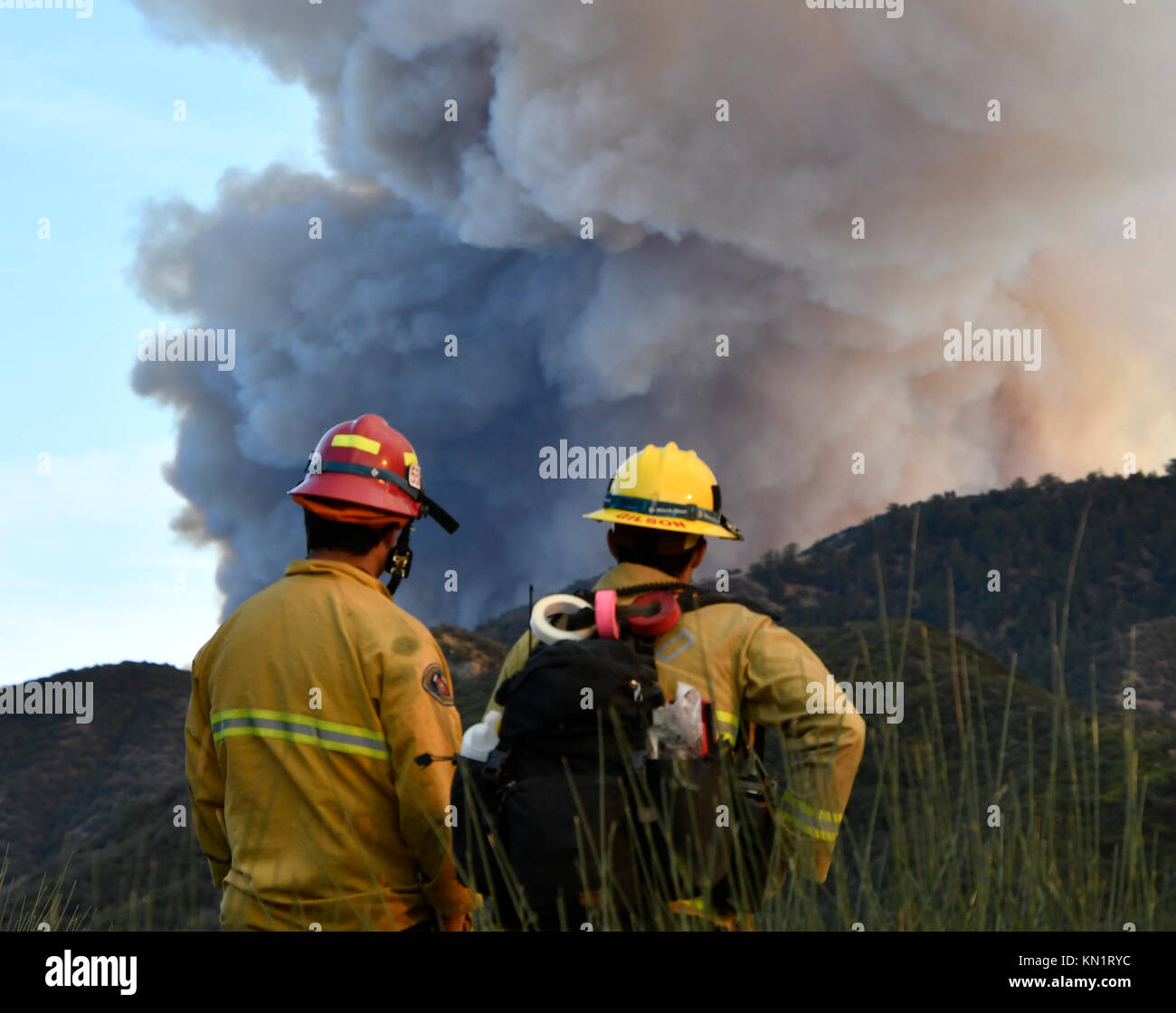 California, USA. 9th December, 2017. The Thomas Fire has spread to near ...