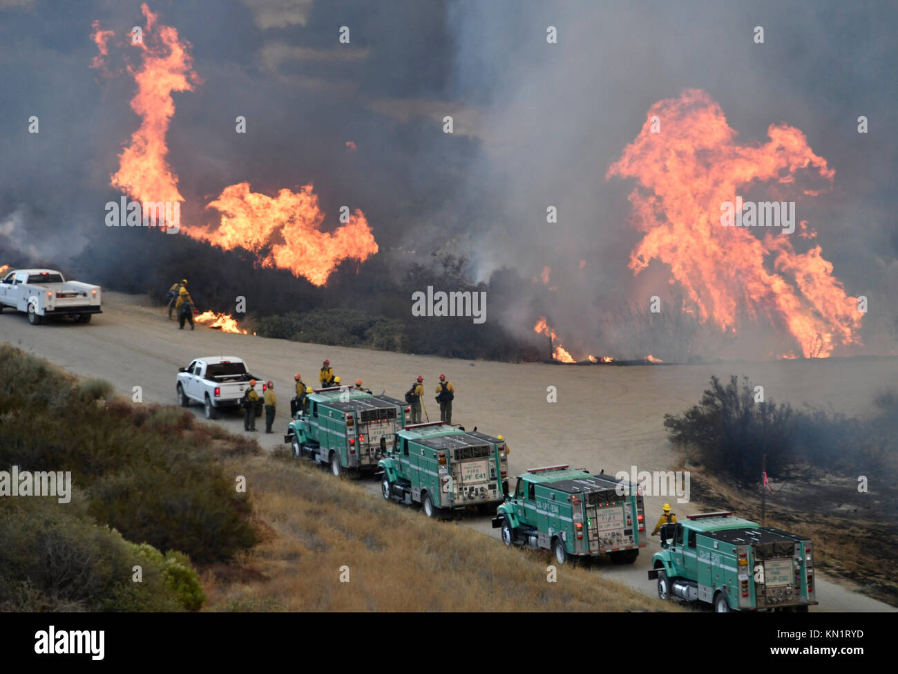California, USA. 9th December, 2017. The Thomas Fire has spread to near ...