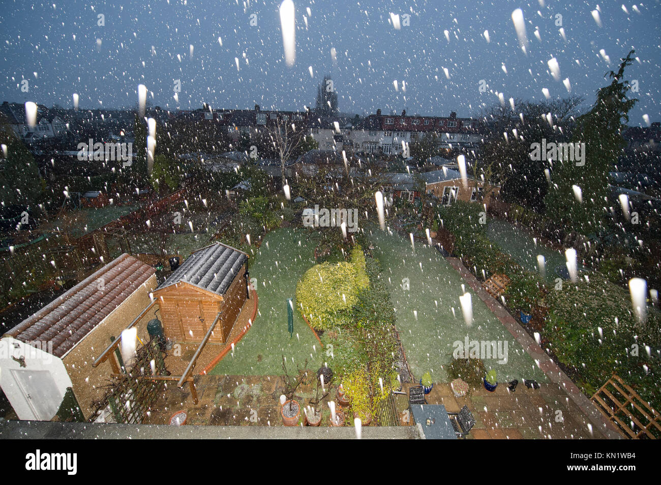 Early first snowfall hi-res stock photography and images - Alamy
