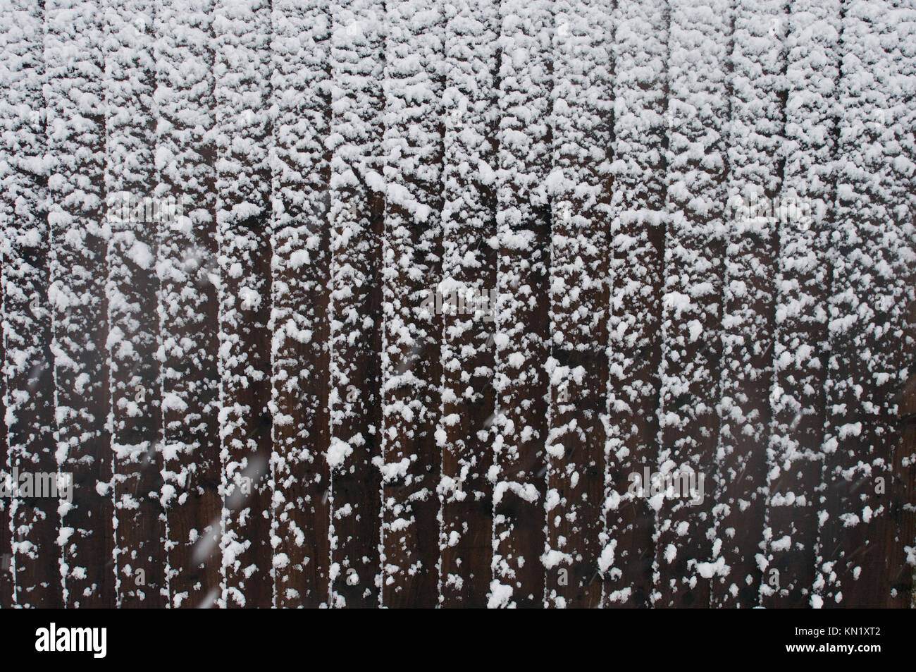 Wickford, Essex, UK. 10th Dec, 2017. UK Weather: Early morning Snowfall ...