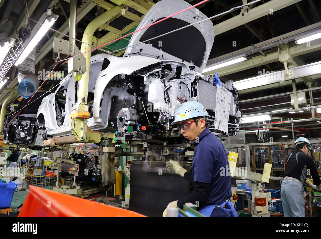 Friday. 8th Dec, 2017. December 8 2017, Toyota, Japan - Workers of ...
