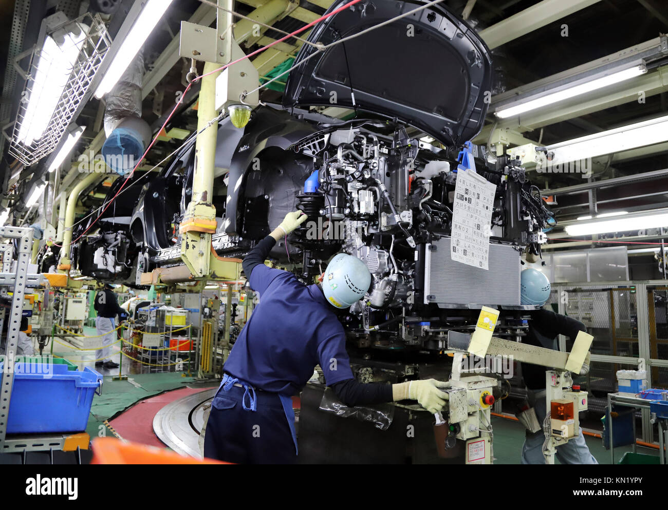 Friday. 8th Dec, 2017. December 8 2017, Toyota, Japan - Workers of ...