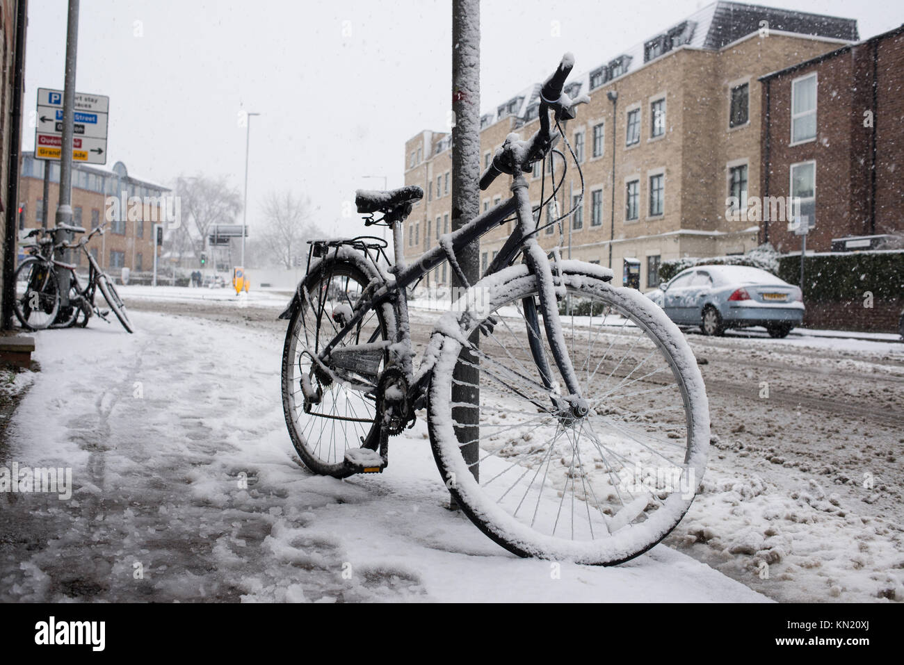 Cambridge, UK - 10 December 2017. UK Weather: Heavy snow in Cambridge ...