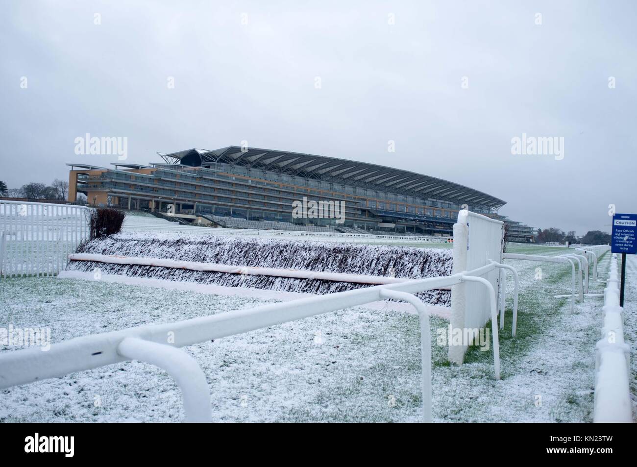 Ascot, UK. 10th Dec, 2017. 10th December 2017: Ascot, UK - Snowy scenes ...