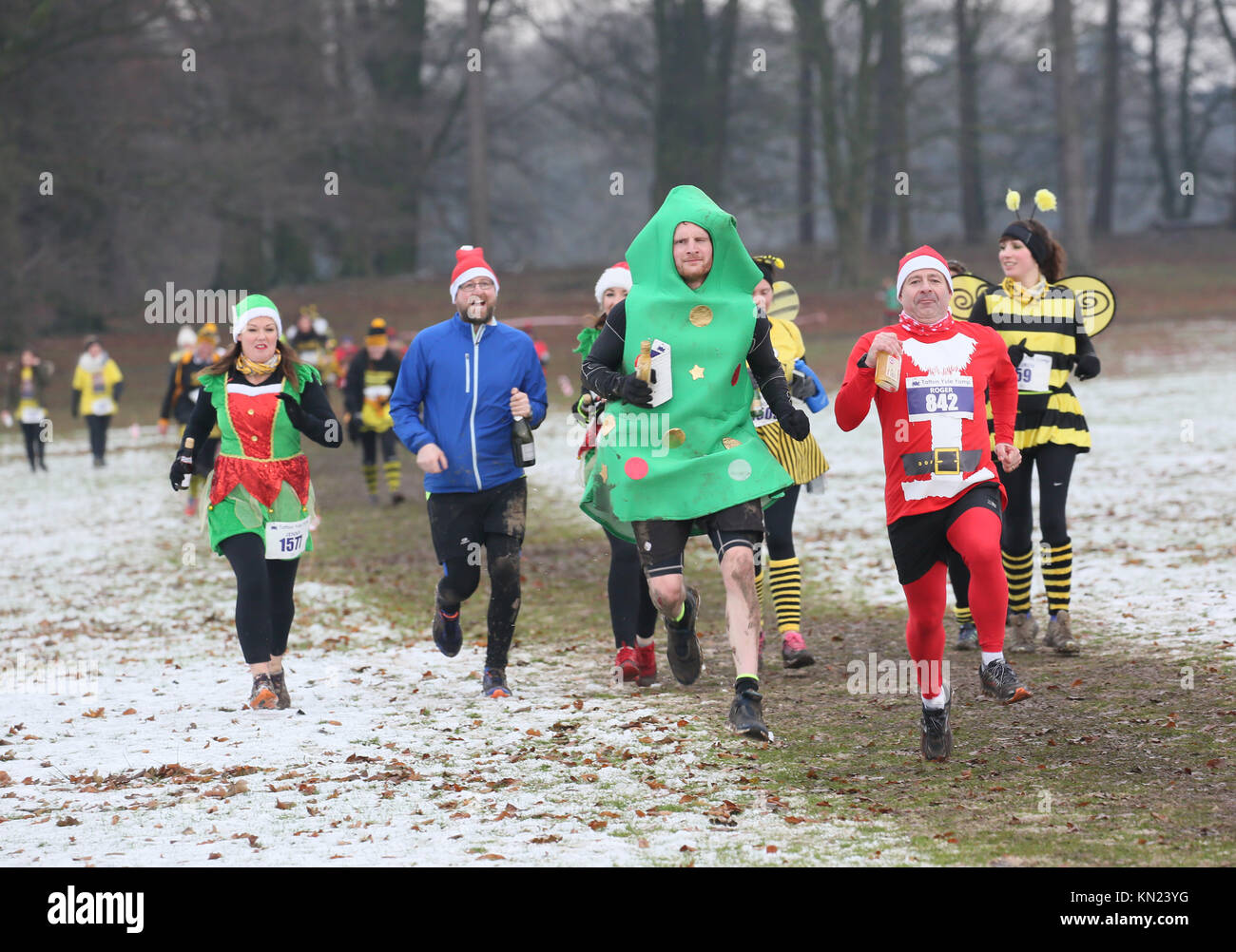 Knutsford, UK. 10th Dec, 2017. Runners on the Yule Yomp 10k run with ...