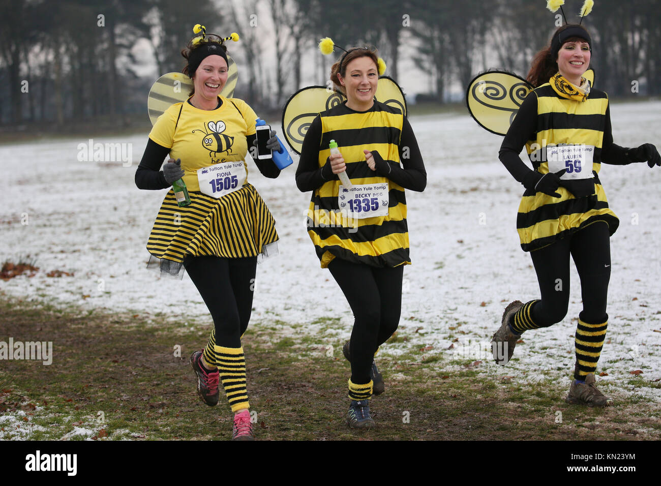 Knutsford, UK. 10th Dec, 2017. Runners dressed as Manchester Worker ...