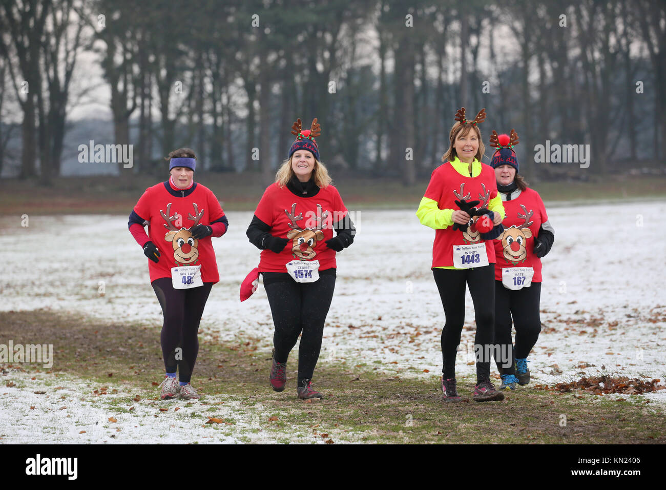Knutsford, UK. 10th Dec, 2017. Runners on the Yule Yomp 10k run with ...