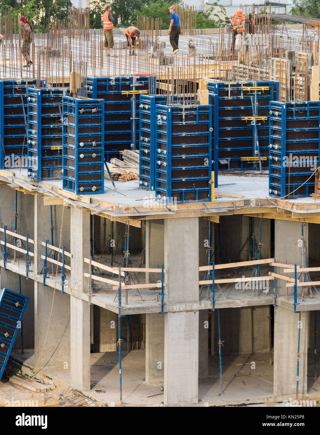 Construction of an apartment house Stock Photo - Alamy