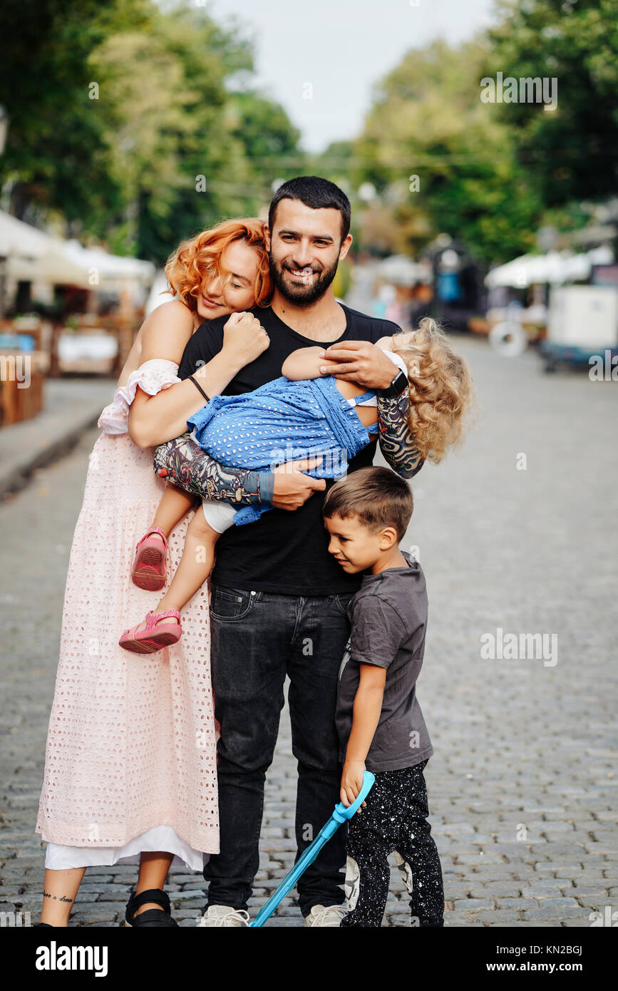 beautiful parents and their cute little kids Stock Photo - Alamy