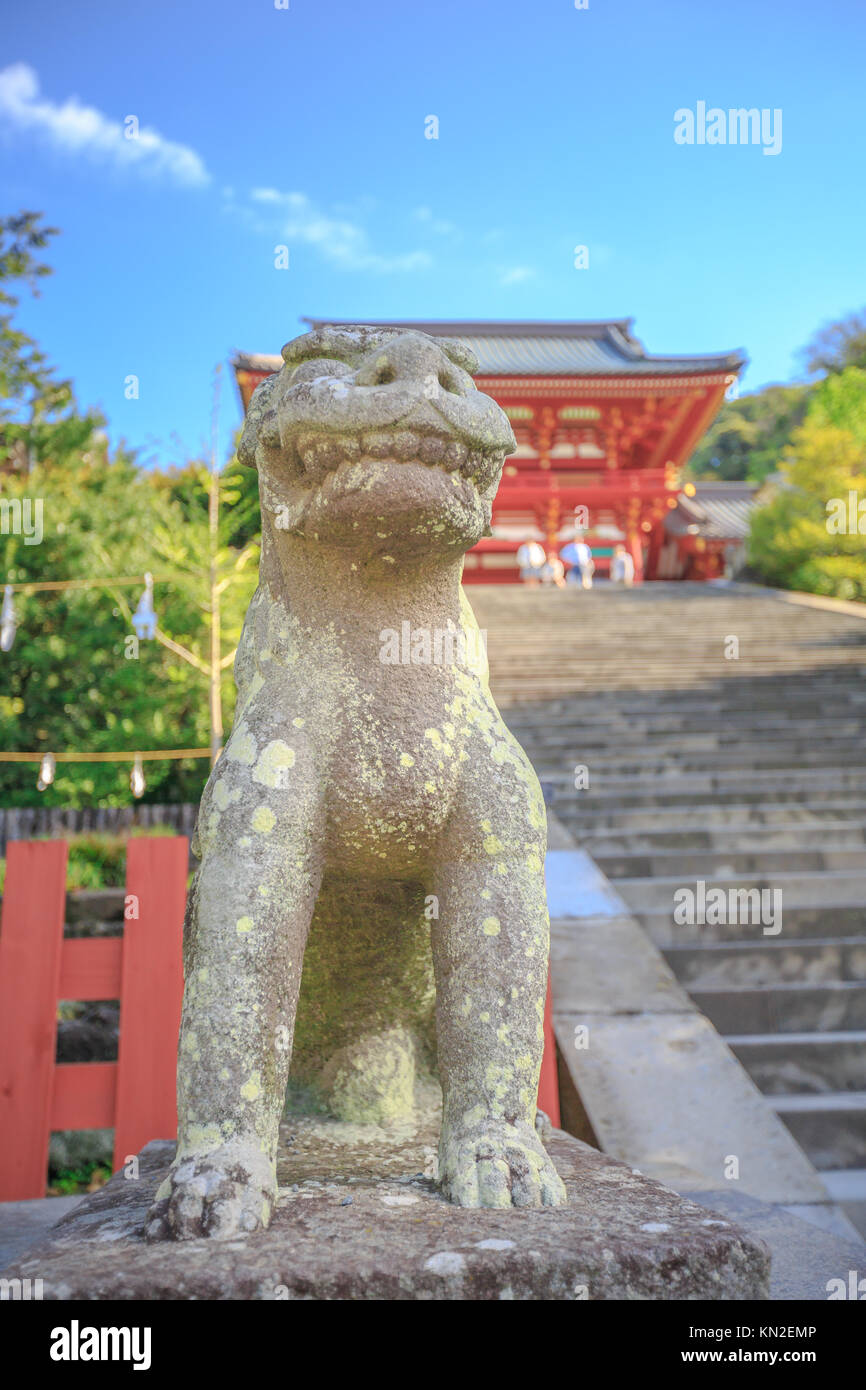 Shrine dog at Tsurugaoka Hachiman Stock Photo - Alamy