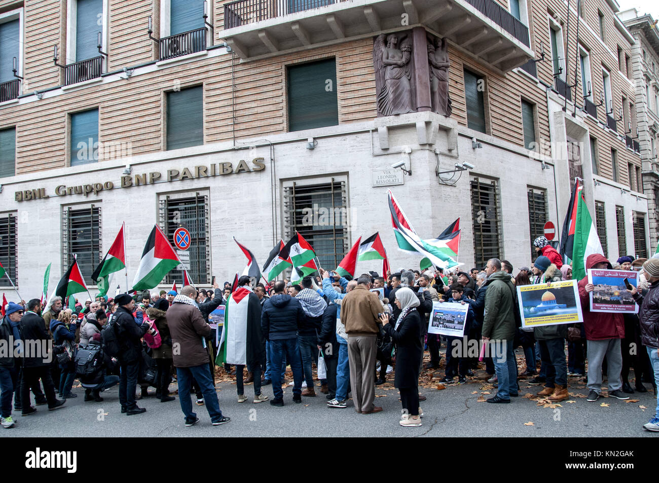Rome, Italy. 09th Dec, 2017. Protest of the Palestinian community and ...