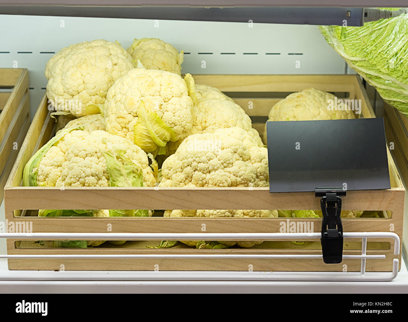 Cauliflower in a wooden box with a price tag Stock Photo - Alamy