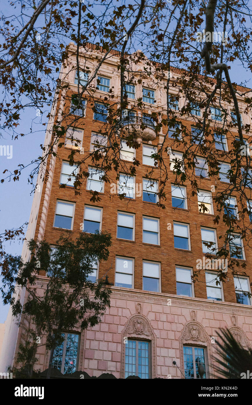 Tall sandstone buildings hi-res stock photography and images - Alamy