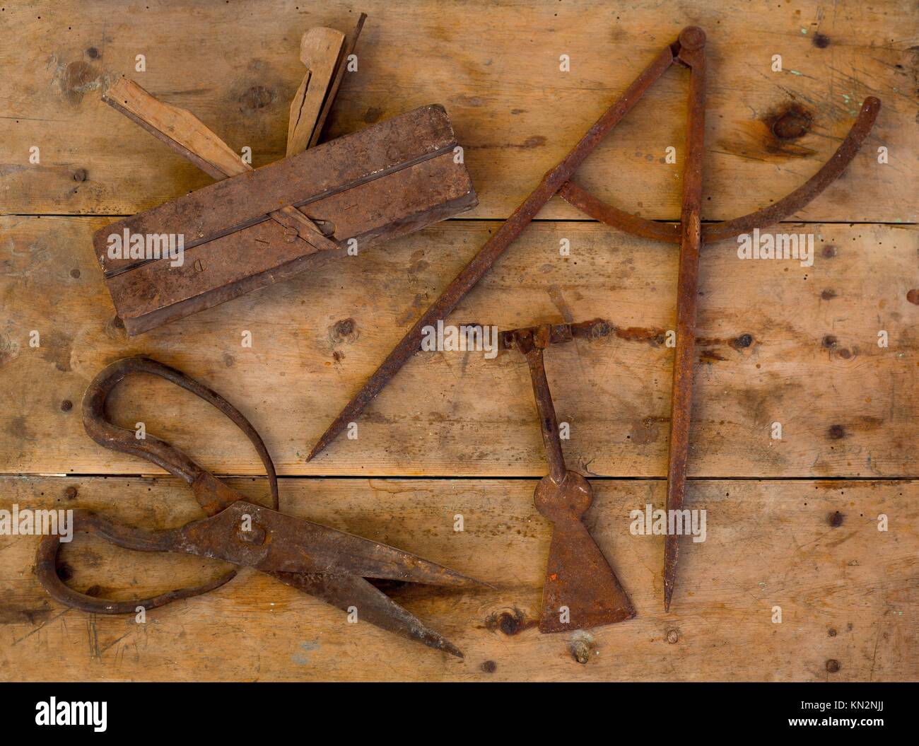 Golden compass set hi-res stock photography and images - Alamy