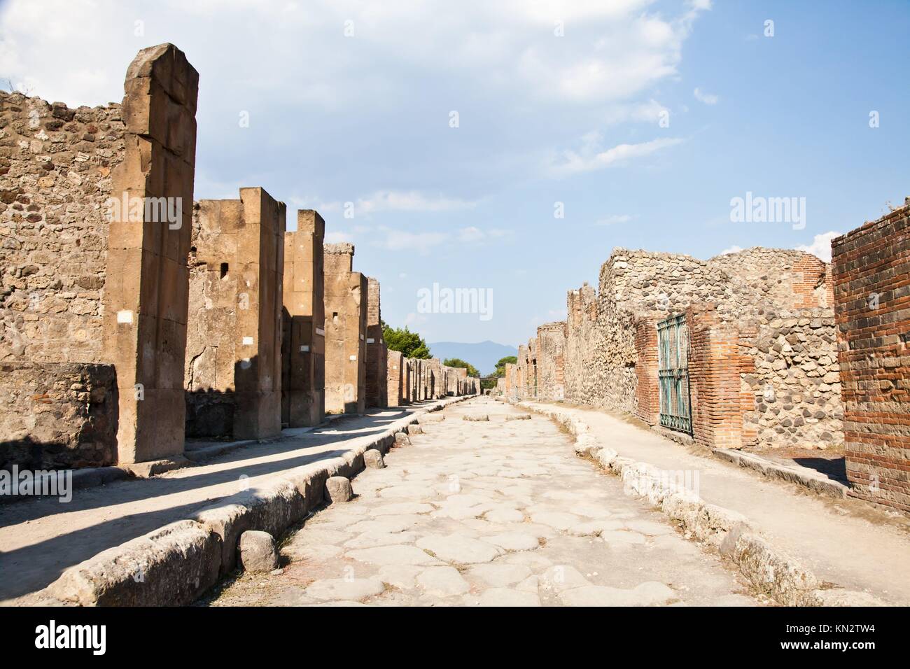 City of pompeii mount vesuvius hi-res stock photography and images - Alamy