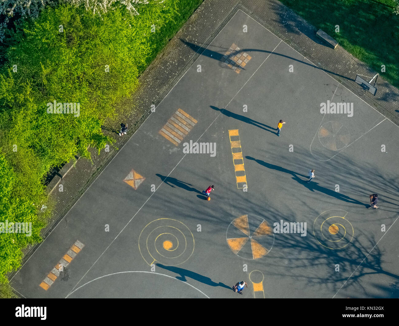 Basketball field, park Am Ingenhammershof, player shadow, drawings on ...