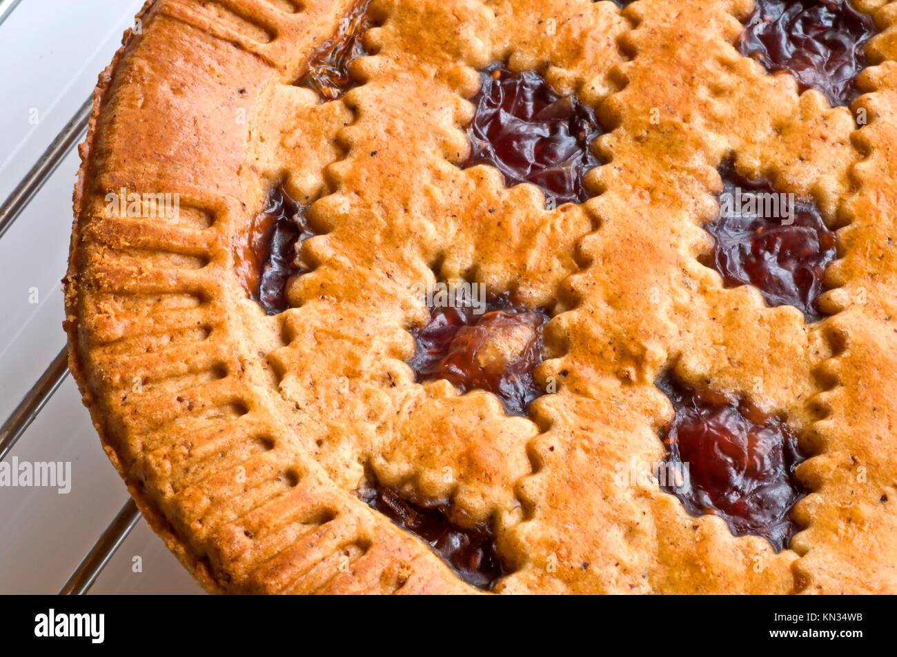 Linz cake hi-res stock photography and images - Alamy