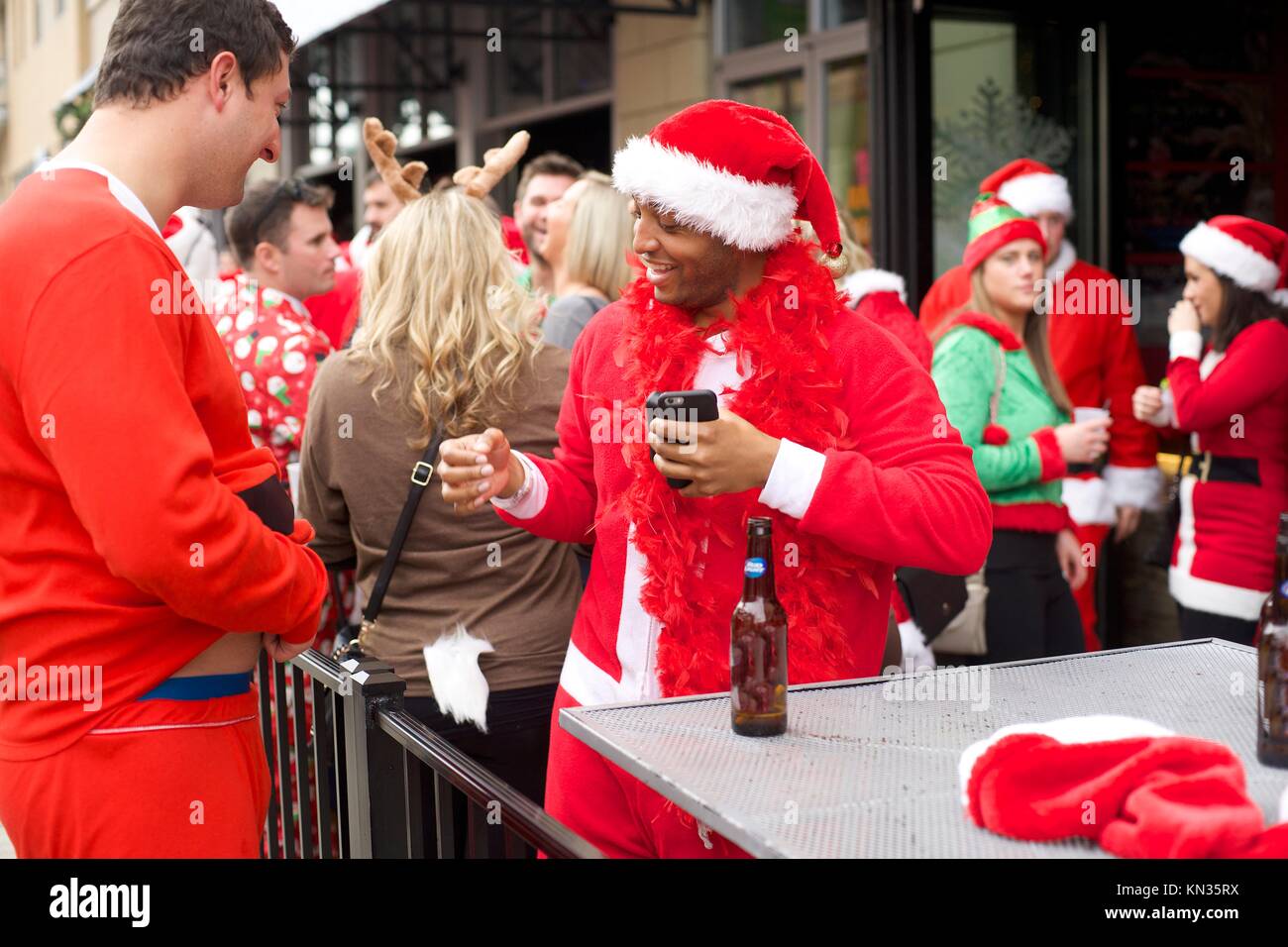 Santa with elves hi-res stock photography and images - Alamy