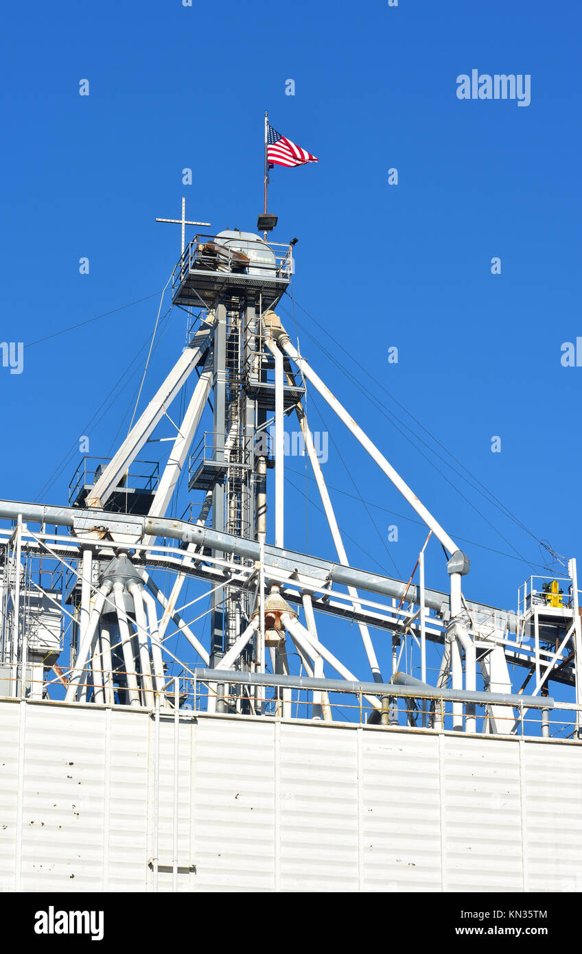 The Cargill Inc. grain elevator in Ferndale, Washington with a cross ...