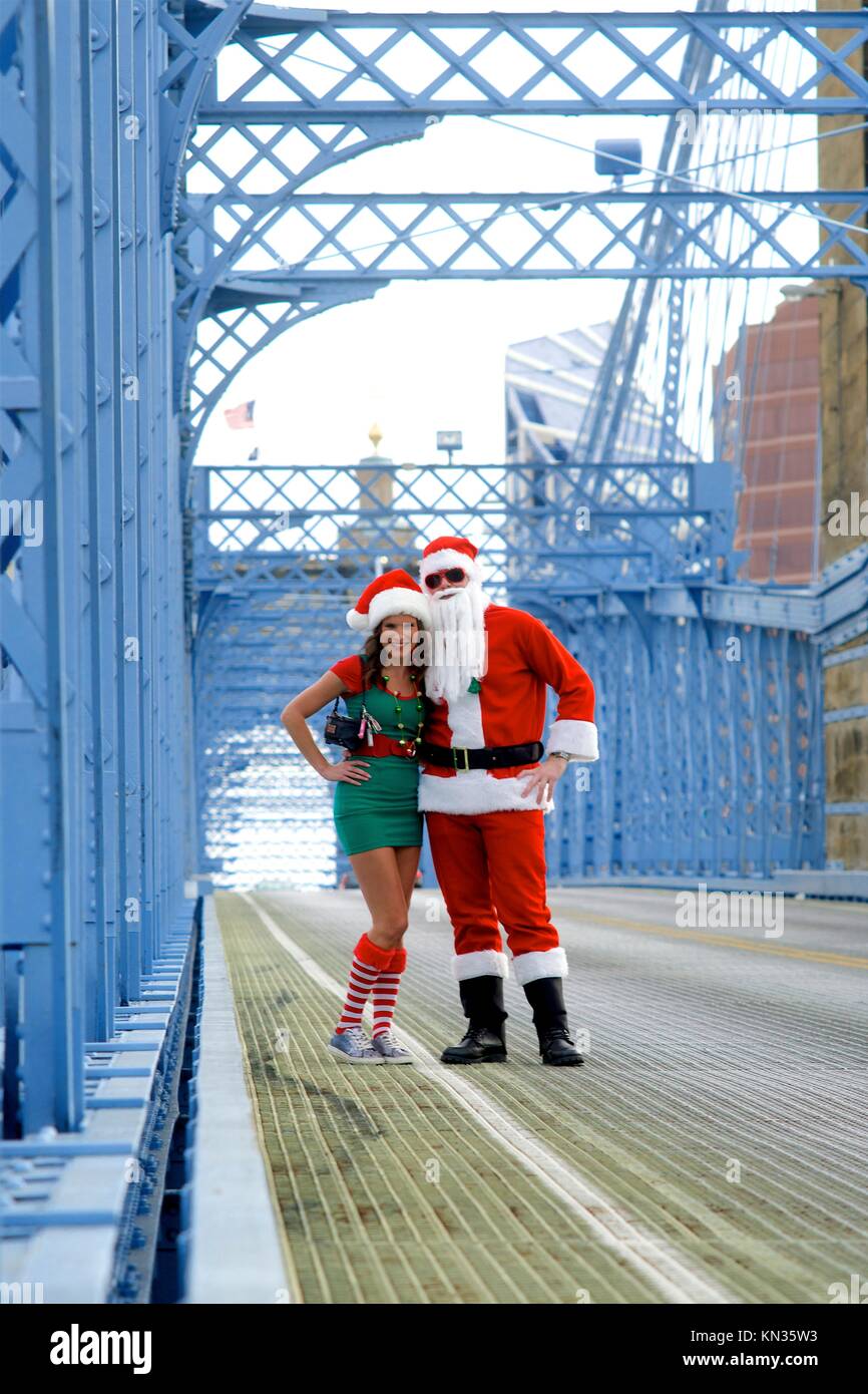 Santa with elves hi-res stock photography and images - Alamy