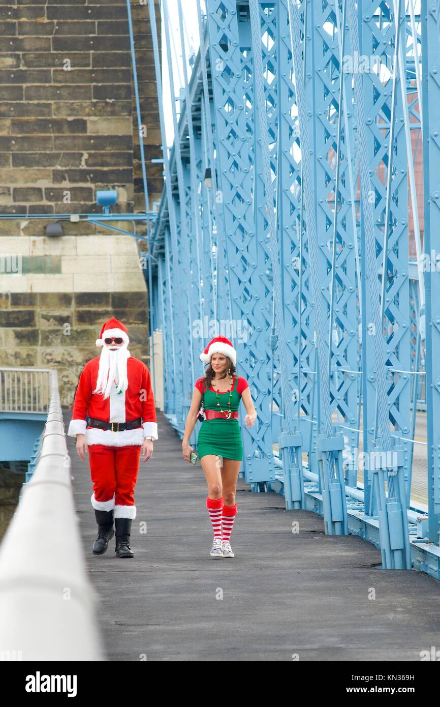 Santa with elves hi-res stock photography and images - Alamy