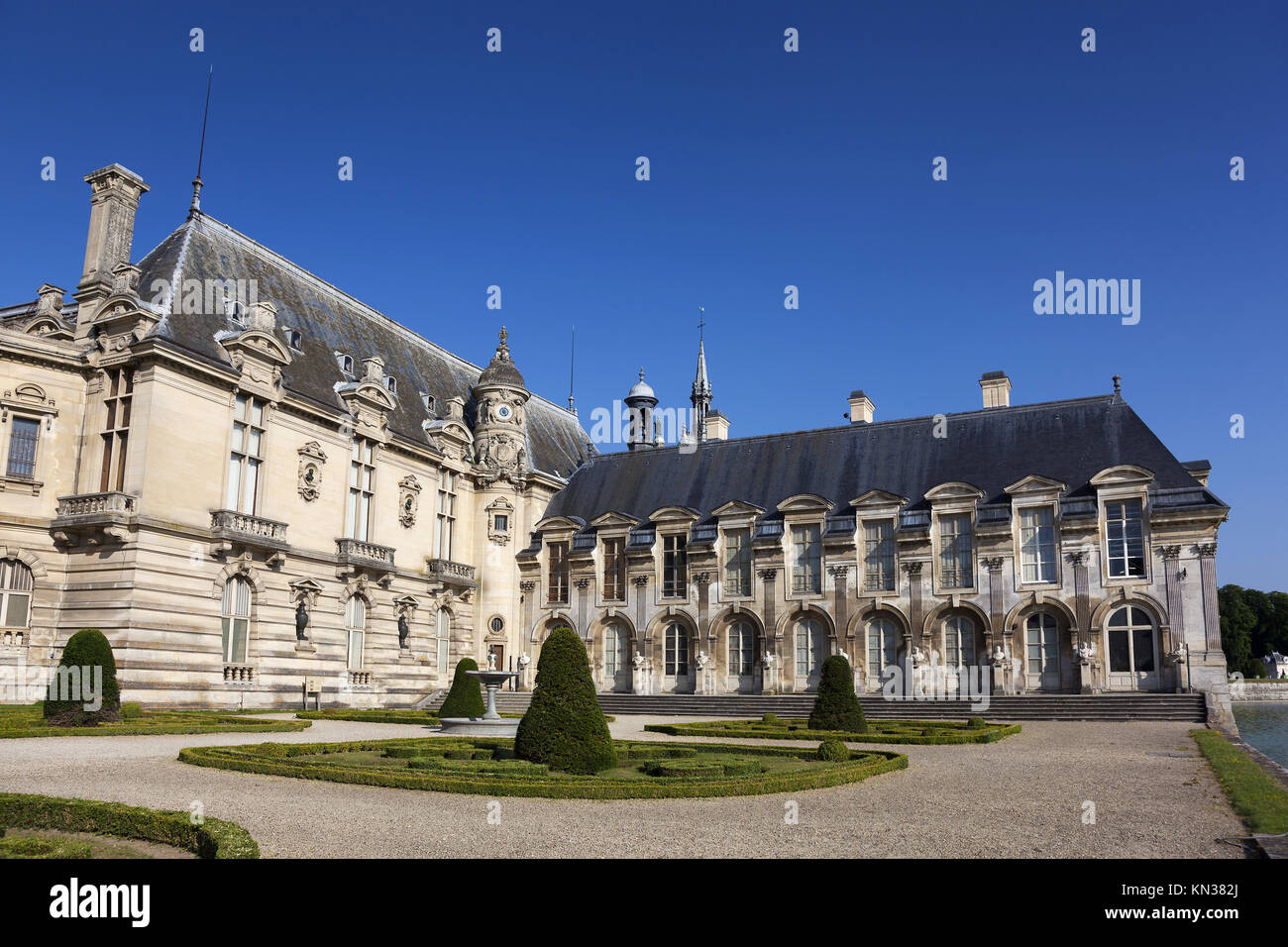 The palace of chantilly hi-res stock photography and images - Alamy