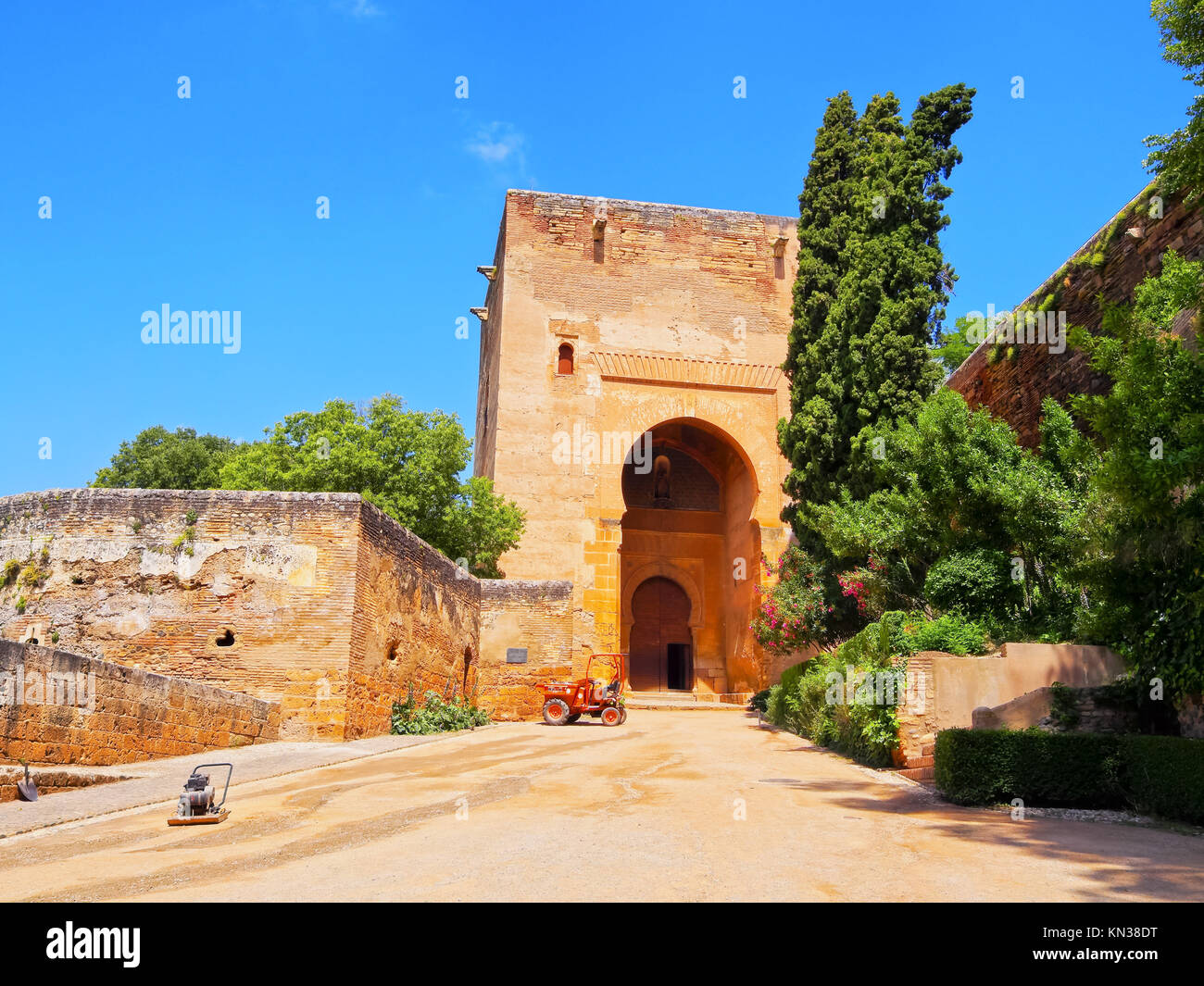 The alhambra fort and palace complex hi-res stock photography and ...