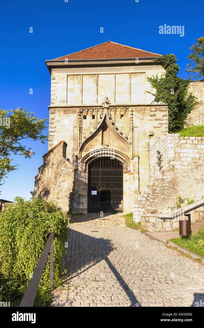 Gate castle hi-res stock photography and images - Alamy