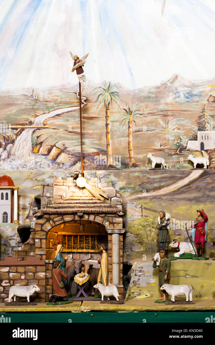 Creche scene inside ornament hi-res stock photography and images - Alamy