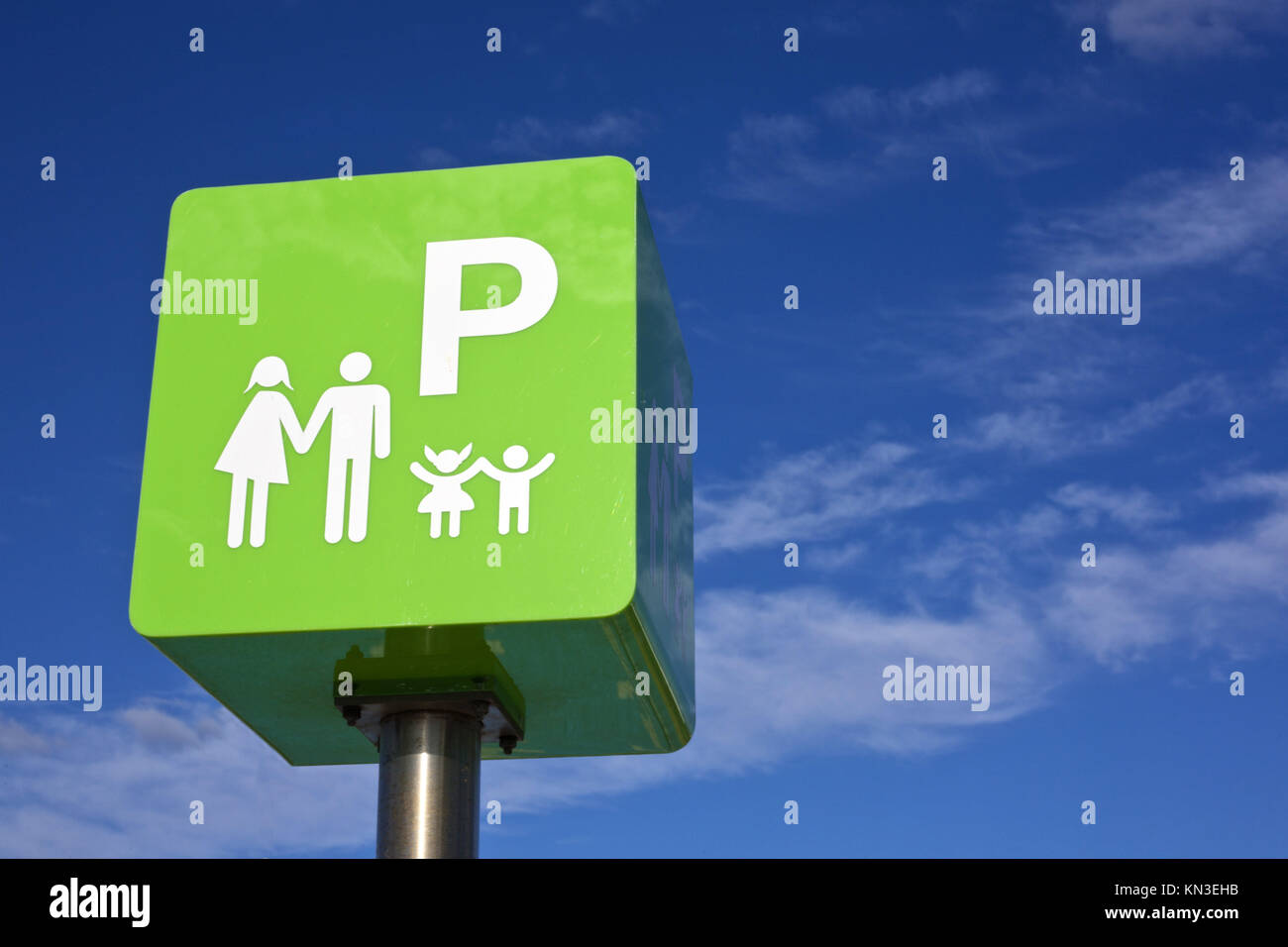 Family road sign hi-res stock photography and images - Alamy