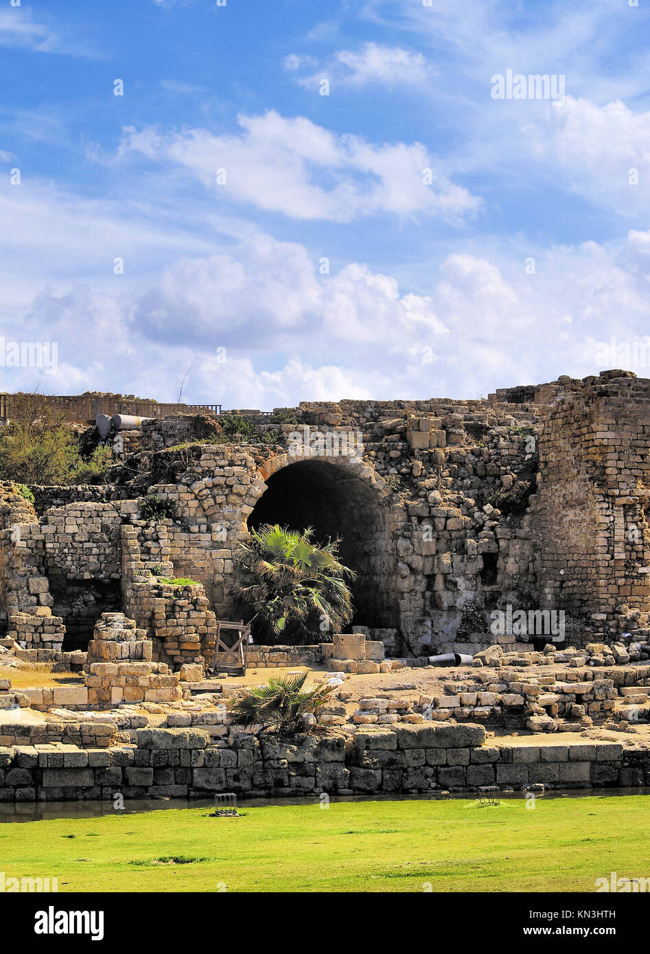Roman ruins in israel hi-res stock photography and images - Alamy
