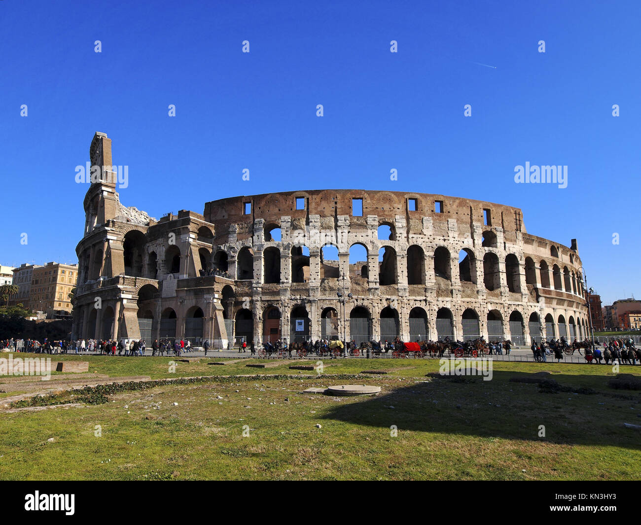 Colosseum, famous ancient roman amphitheatre in Rome, Italy Stock Photo ...