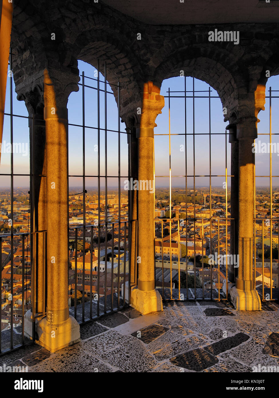 Cremona city square hi-res stock photography and images - Alamy