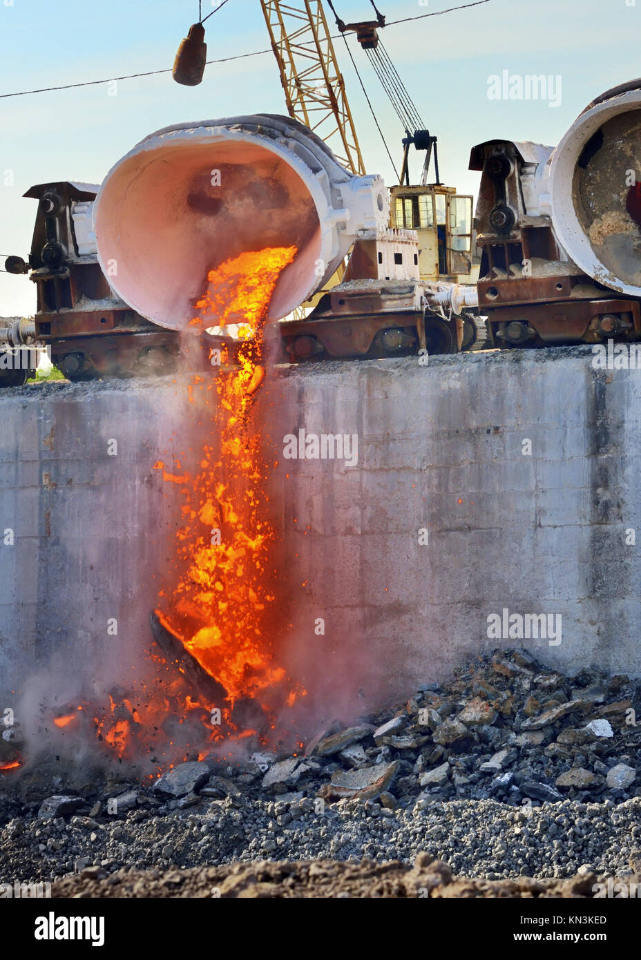 Hot iron pouring hi-res stock photography and images - Alamy