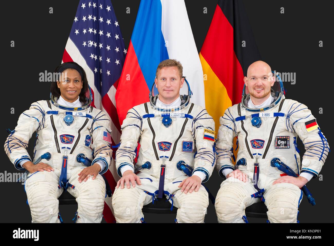 Official portrait of NASA International Space Station Expedition 54-55 ...