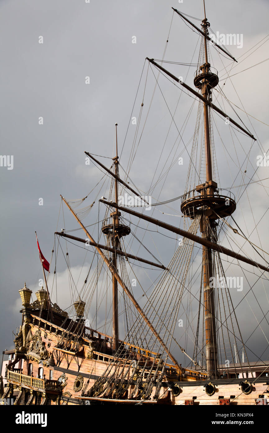 Old galleon at sea hi-res stock photography and images - Alamy